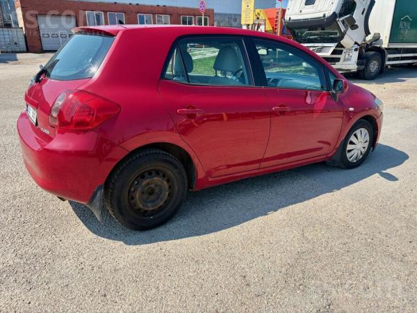 Sarkans Toyota Auris 2008 Rīga, ar dzinēja tilpumu 1.60 L un nobraukumu 249 tūkst. km par 2500 €, foto 10 vietnē AUTOMOTO.COM.LV