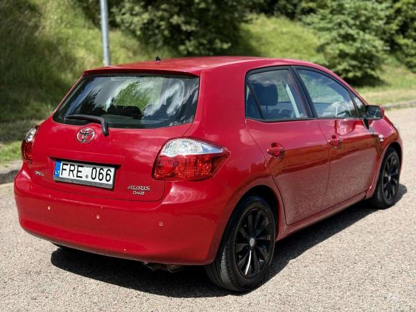 Sarkans Toyota Auris 2008 Viļņa, ar dzinēja tilpumu 2.23 L un nobraukumu 245 tūkst. km par 1400 €, foto 4 vietnē AUTOMOTO.COM.LV