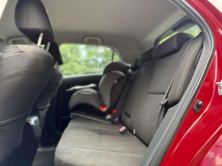 Sarkans Toyota Auris 2008 Viļņa, ar dzinēja tilpumu 2.23 L un nobraukumu 245 tūkst. km par 1400 €, foto 12 vietnē AUTOMOTO.COM.LV