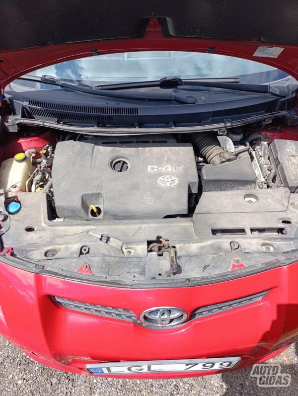 Sarkans Toyota Auris 2008 Viļņa, ar dzinēja tilpumu 2.00 L un nobraukumu 298 tūkst. km par 1750 €, foto 9 vietnē AUTOMOTO.COM.LV