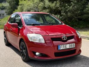 Sarkans Toyota Auris 2008 Viļņa, ar dzinēja tilpumu 2.20 L un nobraukumu 241 tūkst. km par 1200 €, foto 4 vietnē AUTOMOTO.COM.LV