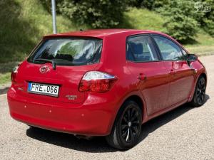 Sarkans Toyota Auris 2008 Viļņa, ar dzinēja tilpumu 2.20 L un nobraukumu 241 tūkst. km par 1200 €, foto 5 vietnē AUTOMOTO.COM.LV