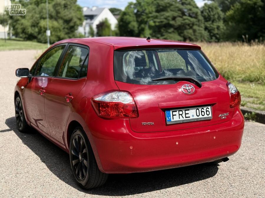 Sarkans Toyota Auris 2008 Viļņa, ar dzinēja tilpumu 2.20 L un nobraukumu 241 tūkst. km par 1200 €, foto 8 vietnē AUTOMOTO.COM.LV