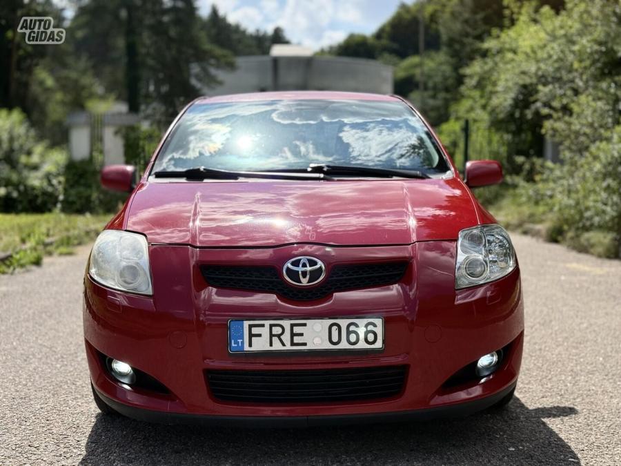 Red Toyota Auris 2008 in Vilnius, with an engine capacity of 2.20 L and mileage of 241 thousand km for 1200 €, photo 3 on AUTOMOTO.COM.LV