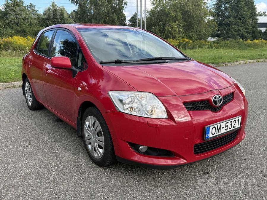 Sarkans Toyota Auris 2008 Rīga, ar dzinēja tilpumu 1.60 L un nobraukumu 195 tūkst. km par 2600 €, foto 1 vietnē AUTOMOTO.COM.LV