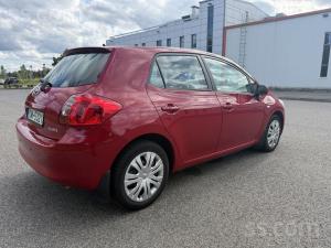 Sarkans Toyota Auris 2008 Rīga, ar dzinēja tilpumu 1.60 L un nobraukumu 195 tūkst. km par 2600 €, foto 3 vietnē AUTOMOTO.COM.LV
