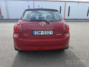 Sarkans Toyota Auris 2008 Rīga, ar dzinēja tilpumu 1.60 L un nobraukumu 195 tūkst. km par 2600 €, foto 4 vietnē AUTOMOTO.COM.LV