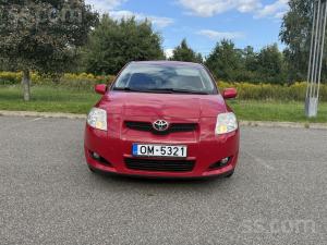 Sarkans Toyota Auris 2008 Rīga, ar dzinēja tilpumu 1.60 L un nobraukumu 195 tūkst. km par 2600 €, foto 5 vietnē AUTOMOTO.COM.LV