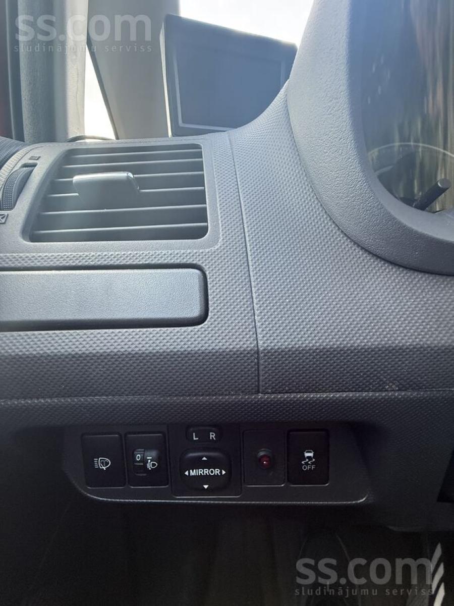 Sarkans Toyota Auris 2008 Rīga, ar dzinēja tilpumu 1.60 L un nobraukumu 195 tūkst. km par 2600 €, foto 10 vietnē AUTOMOTO.COM.LV