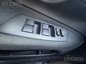 Sarkans Toyota Auris 2008 Rīga, ar dzinēja tilpumu 1.60 L un nobraukumu 195 tūkst. km par 2600 €, foto 11 vietnē AUTOMOTO.COM.LV