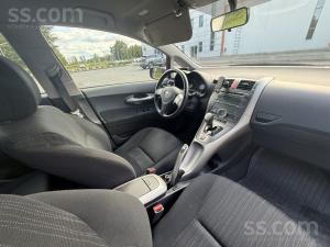 Sarkans Toyota Auris 2008 Rīga, ar dzinēja tilpumu 1.60 L un nobraukumu 195 tūkst. km par 2600 €, foto 12 vietnē AUTOMOTO.COM.LV