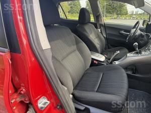 Sarkans Toyota Auris 2008 Rīga, ar dzinēja tilpumu 1.60 L un nobraukumu 195 tūkst. km par 2600 €, foto 13 vietnē AUTOMOTO.COM.LV