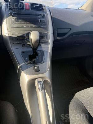 Sarkans Toyota Auris 2008 Rīga, ar dzinēja tilpumu 1.60 L un nobraukumu 195 tūkst. km par 2600 €, foto 17 vietnē AUTOMOTO.COM.LV