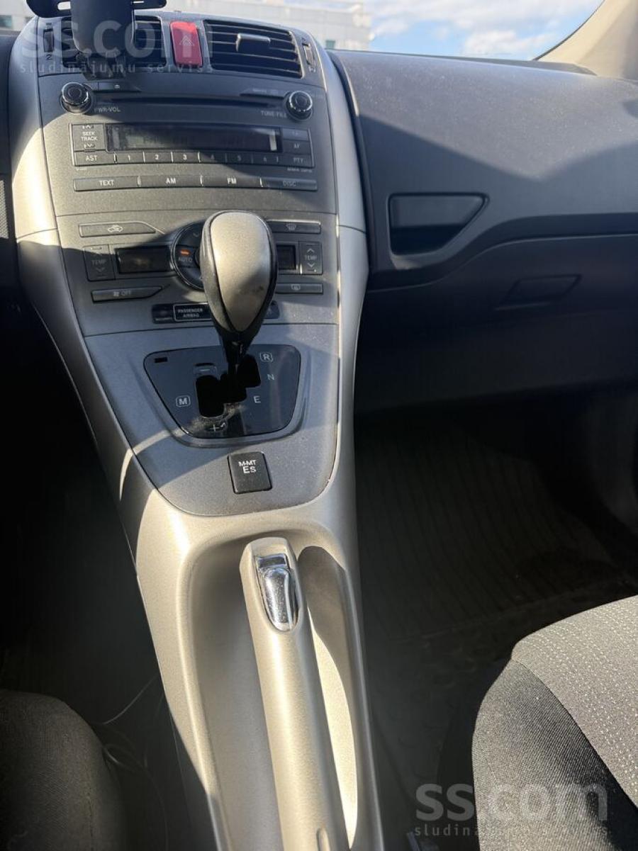Sarkans Toyota Auris 2008 Rīga, ar dzinēja tilpumu 1.60 L un nobraukumu 195 tūkst. km par 2600 €, foto 17 vietnē AUTOMOTO.COM.LV