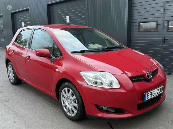 Toyota Auris 2008 in Vilnius on AUTOMOTO.COM.LV Red Toyota Auris 2008 in Vilnius, with an engine capacity of 1.60 L and mileage of 144 thousand km for 3500 €, photo 3 on AUTOMOTO.COM.LV