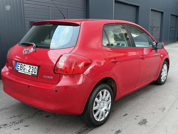 Toyota Auris 2008 in Vilnius on AUTOMOTO.COM.LV Red Toyota Auris 2008 in Vilnius, with an engine capacity of 1.60 L and mileage of 144 thousand km for 3500 €, photo 4 on AUTOMOTO.COM.LV