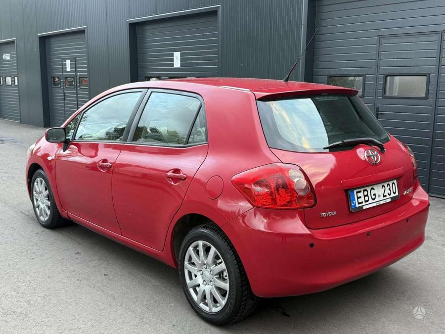 Red Toyota Auris 2008 in Vilnius, with an engine capacity of 1.60 L and mileage of 144 thousand km for 3500 €, photo 5 on AUTOMOTO.COM.LV