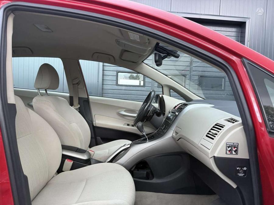 Red Toyota Auris 2008 in Vilnius, with an engine capacity of 1.60 L and mileage of 144 thousand km for 3500 €, photo 8 on AUTOMOTO.COM.LV