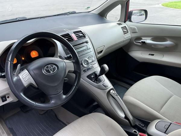 Toyota Auris 2008 in Vilnius on AUTOMOTO.COM.LV Red Toyota Auris 2008 in Vilnius, with an engine capacity of 1.60 L and mileage of 144 thousand km for 3500 €, photo 9 on AUTOMOTO.COM.LV