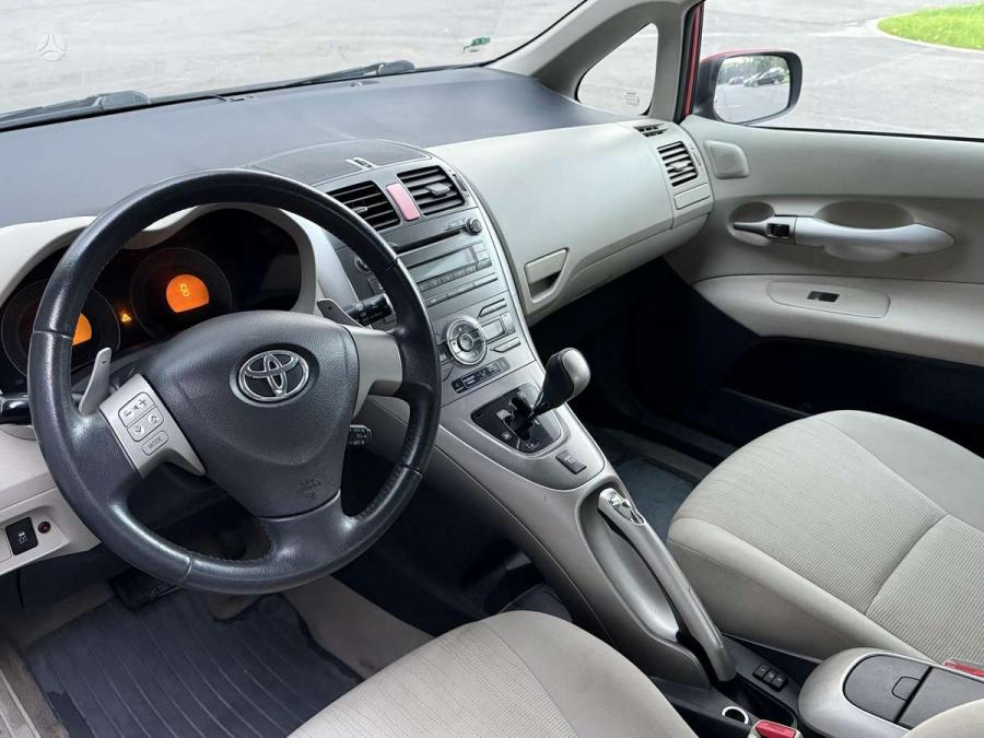 Red Toyota Auris 2008 in Vilnius, with an engine capacity of 1.60 L and mileage of 144 thousand km for 3500 €, photo 9 on AUTOMOTO.COM.LV