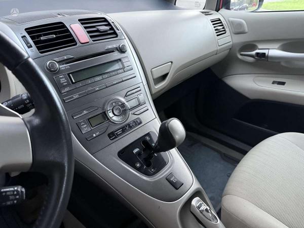 Toyota Auris 2008 in Vilnius on AUTOMOTO.COM.LV Red Toyota Auris 2008 in Vilnius, with an engine capacity of 1.60 L and mileage of 144 thousand km for 3500 €, photo 11 on AUTOMOTO.COM.LV