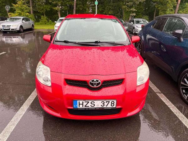 Sarkans Toyota Auris 2008 Viļņa, ar dzinēja tilpumu 1.60 L un nobraukumu 211 tūkst. km par 4000 €, foto 4 vietnē AUTOMOTO.COM.LV