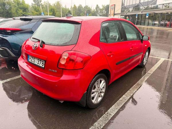 Sarkans Toyota Auris 2008 Viļņa, ar dzinēja tilpumu 1.60 L un nobraukumu 211 tūkst. km par 4000 €, foto 6 vietnē AUTOMOTO.COM.LV