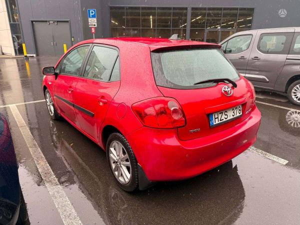 Sarkans Toyota Auris 2008 Viļņa, ar dzinēja tilpumu 1.60 L un nobraukumu 211 tūkst. km par 4000 €, foto 7 vietnē AUTOMOTO.COM.LV