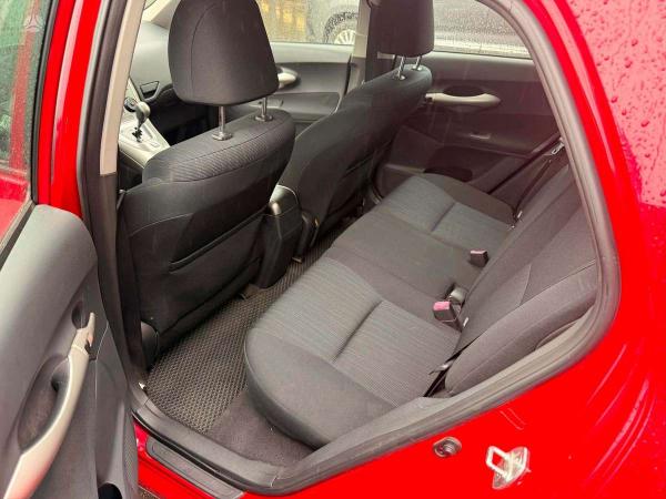 Sarkans Toyota Auris 2008 Viļņa, ar dzinēja tilpumu 1.60 L un nobraukumu 211 tūkst. km par 4000 €, foto 9 vietnē AUTOMOTO.COM.LV