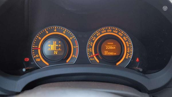Sarkans Toyota Auris 2008 Viļņa, ar dzinēja tilpumu 1.60 L un nobraukumu 211 tūkst. km par 4000 €, foto 10 vietnē AUTOMOTO.COM.LV