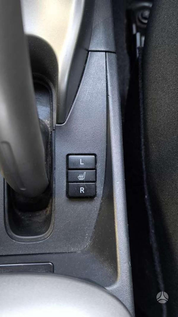 Sarkans Toyota Auris 2008 Viļņa, ar dzinēja tilpumu 1.60 L un nobraukumu 211 tūkst. km par 4000 €, foto 11 vietnē AUTOMOTO.COM.LV