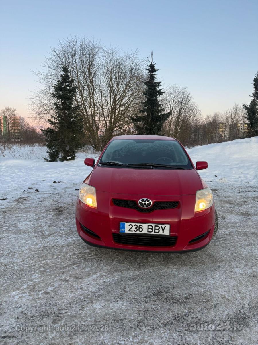 Sarkans Toyota Auris 2009 Tallina, ar dzinēja tilpumu 1.40 L un nobraukumu 187 tūkst. km par 3500 €, foto 3 vietnē AUTOMOTO.COM.LV