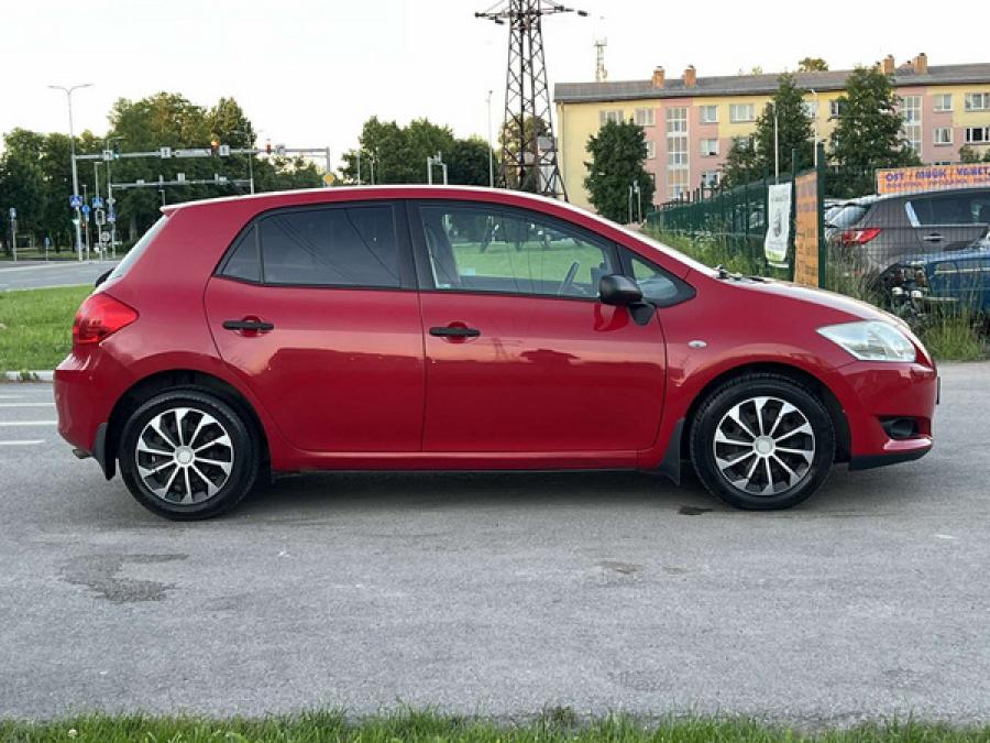 Sarkans Toyota Auris 2009 Narva, ar dzinēja tilpumu 1.60 L un nobraukumu 1890 tūkst. km par 1499 €, foto 6 vietnē AUTOMOTO.COM.LV