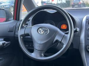 Sarkans Toyota Auris 2009 Narva, ar dzinēja tilpumu 1.60 L un nobraukumu 1890 tūkst. km par 1499 €, foto 22 vietnē AUTOMOTO.COM.LV