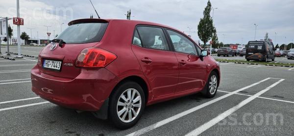 Toyota Auris 2009 Rīga vietnē Sarkans Toyota Auris 2009 Rīga, ar dzinēja tilpumu 1.60 L un nobraukumu 139 tūkst. km par 3300 €, foto 4 vietnē AUTOMOTO.COM.LV