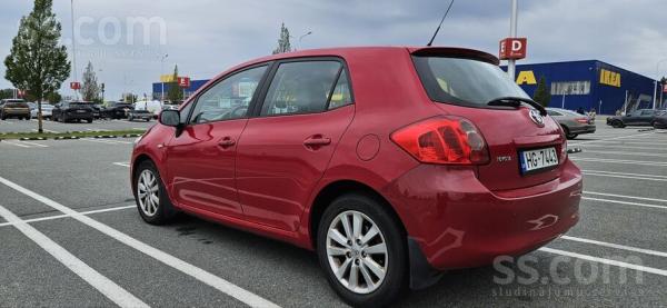 Toyota Auris 2009 Rīga vietnē Sarkans Toyota Auris 2009 Rīga, ar dzinēja tilpumu 1.60 L un nobraukumu 139 tūkst. km par 3300 €, foto 5 vietnē AUTOMOTO.COM.LV