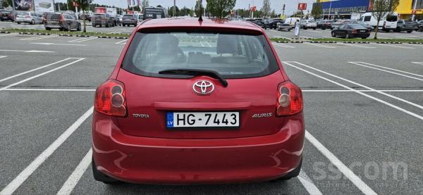 Toyota Auris 2009 Rīga vietnē Sarkans Toyota Auris 2009 Rīga, ar dzinēja tilpumu 1.60 L un nobraukumu 139 tūkst. km par 3300 €, foto 7 vietnē AUTOMOTO.COM.LV