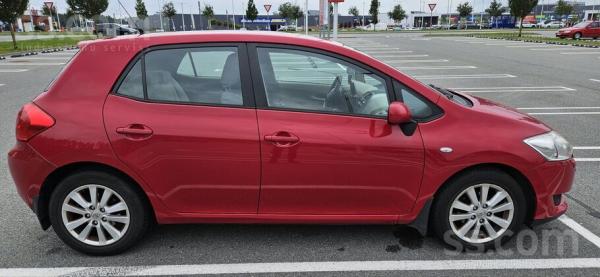 Toyota Auris 2009 Rīga vietnē Sarkans Toyota Auris 2009 Rīga, ar dzinēja tilpumu 1.60 L un nobraukumu 139 tūkst. km par 3300 €, foto 8 vietnē AUTOMOTO.COM.LV