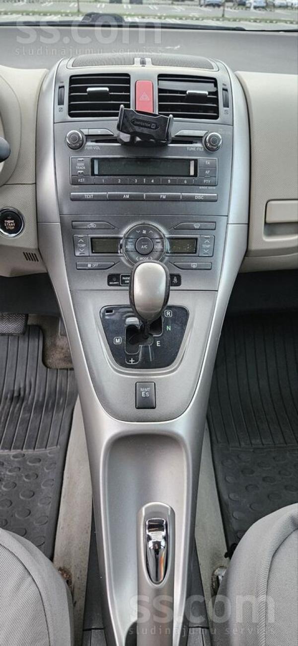 Toyota Auris 2009 Rīga vietnē Sarkans Toyota Auris 2009 Rīga, ar dzinēja tilpumu 1.60 L un nobraukumu 139 tūkst. km par 3300 €, foto 11 vietnē AUTOMOTO.COM.LV