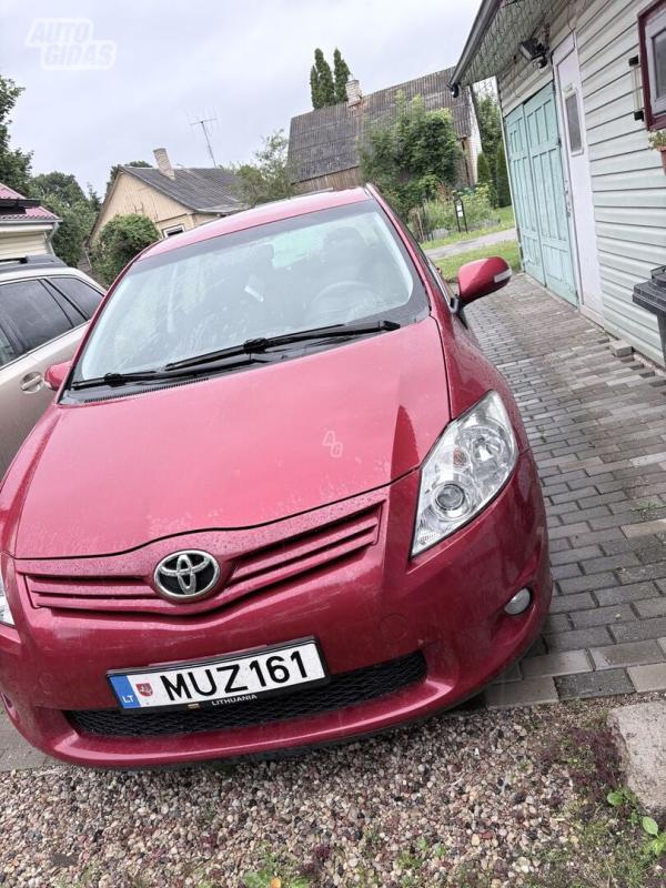 Sarkans Toyota Auris 2010 Kaišiadorys, ar dzinēja tilpumu 1.60 L un nobraukumu 211 tūkst. km par 3500 €, foto 1 vietnē AUTOMOTO.COM.LV