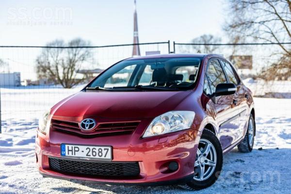 Red Toyota Auris 2011 in Riga, with an engine capacity of 1.30 L and mileage of 231 thousand km for 3990 €, photo 1 on AUTOMOTO.COM.LV
