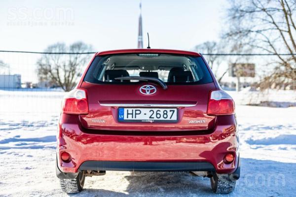 Red Toyota Auris 2011 in Riga, with an engine capacity of 1.30 L and mileage of 231 thousand km for 3990 €, photo 8 on AUTOMOTO.COM.LV