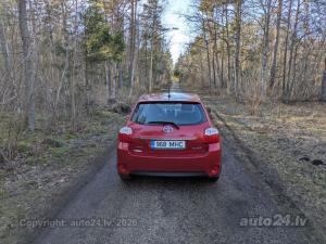Sarkans Toyota Auris 2011 Tallina, ar dzinēja tilpumu 1.30 L un nobraukumu 163 tūkst. km par 5490 €, foto 3 vietnē AUTOMOTO.COM.LV