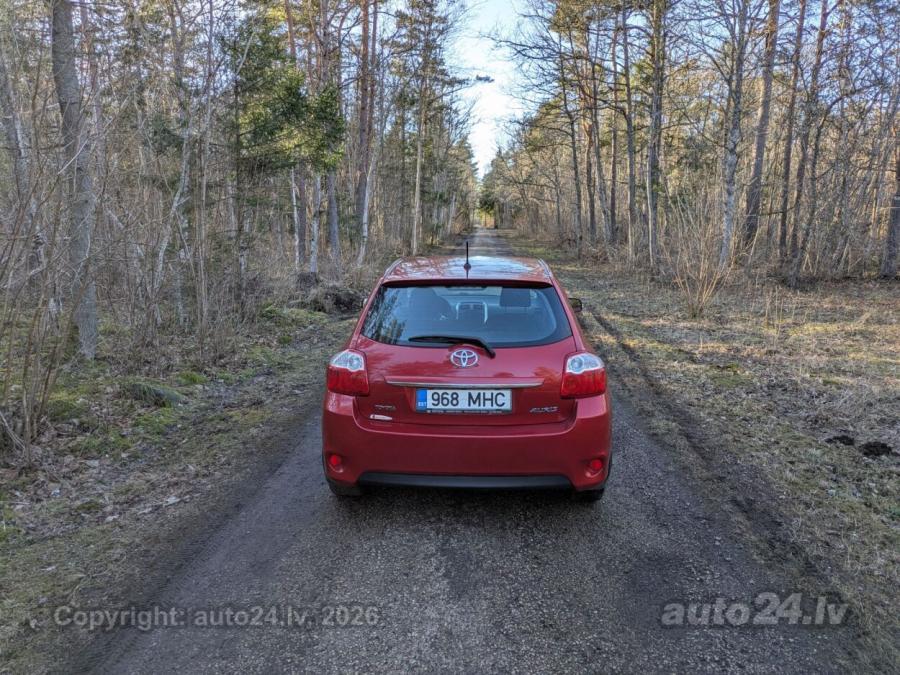 Sarkans Toyota Auris 2011 Tallina, ar dzinēja tilpumu 1.30 L un nobraukumu 163 tūkst. km par 5490 €, foto 3 vietnē AUTOMOTO.COM.LV