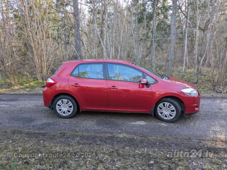 Sarkans Toyota Auris 2011 Tallina, ar dzinēja tilpumu 1.30 L un nobraukumu 163 tūkst. km par 5490 €, foto 4 vietnē AUTOMOTO.COM.LV
