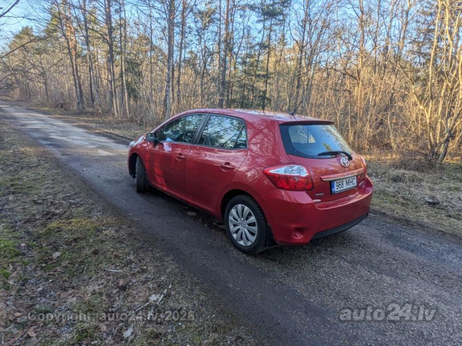 Sarkans Toyota Auris 2011 Tallina, ar dzinēja tilpumu 1.30 L un nobraukumu 163 tūkst. km par 5490 €, foto 6 vietnē AUTOMOTO.COM.LV