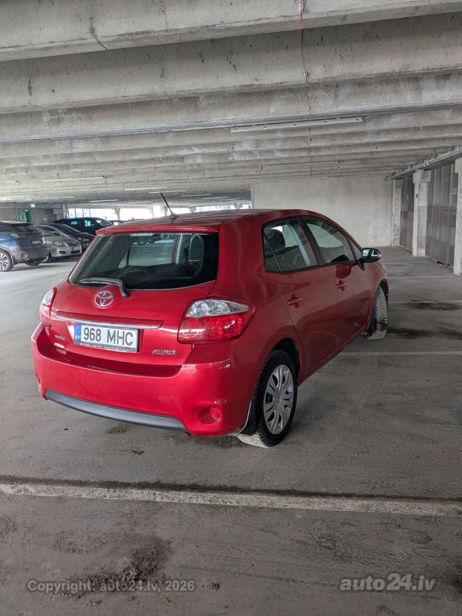 Sarkans Toyota Auris 2011 Tallina, ar dzinēja tilpumu 1.30 L un nobraukumu 163 tūkst. km par 5490 €, foto 7 vietnē AUTOMOTO.COM.LV