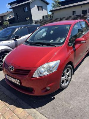 Red Toyota Auris 2011 in Kaunas, with an engine capacity of 1.60 L and mileage of 186 thousand km for 4100 €, photo 5 on AUTOMOTO.COM.LV