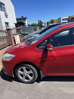 Red Toyota Auris 2011 in Kaunas, with an engine capacity of 1.60 L and mileage of 186 thousand km for 4100 €, photo 6 on AUTOMOTO.COM.LV