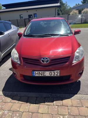 Red Toyota Auris 2011 in Kaunas, with an engine capacity of 1.60 L and mileage of 186 thousand km for 4100 €, photo 8 on AUTOMOTO.COM.LV